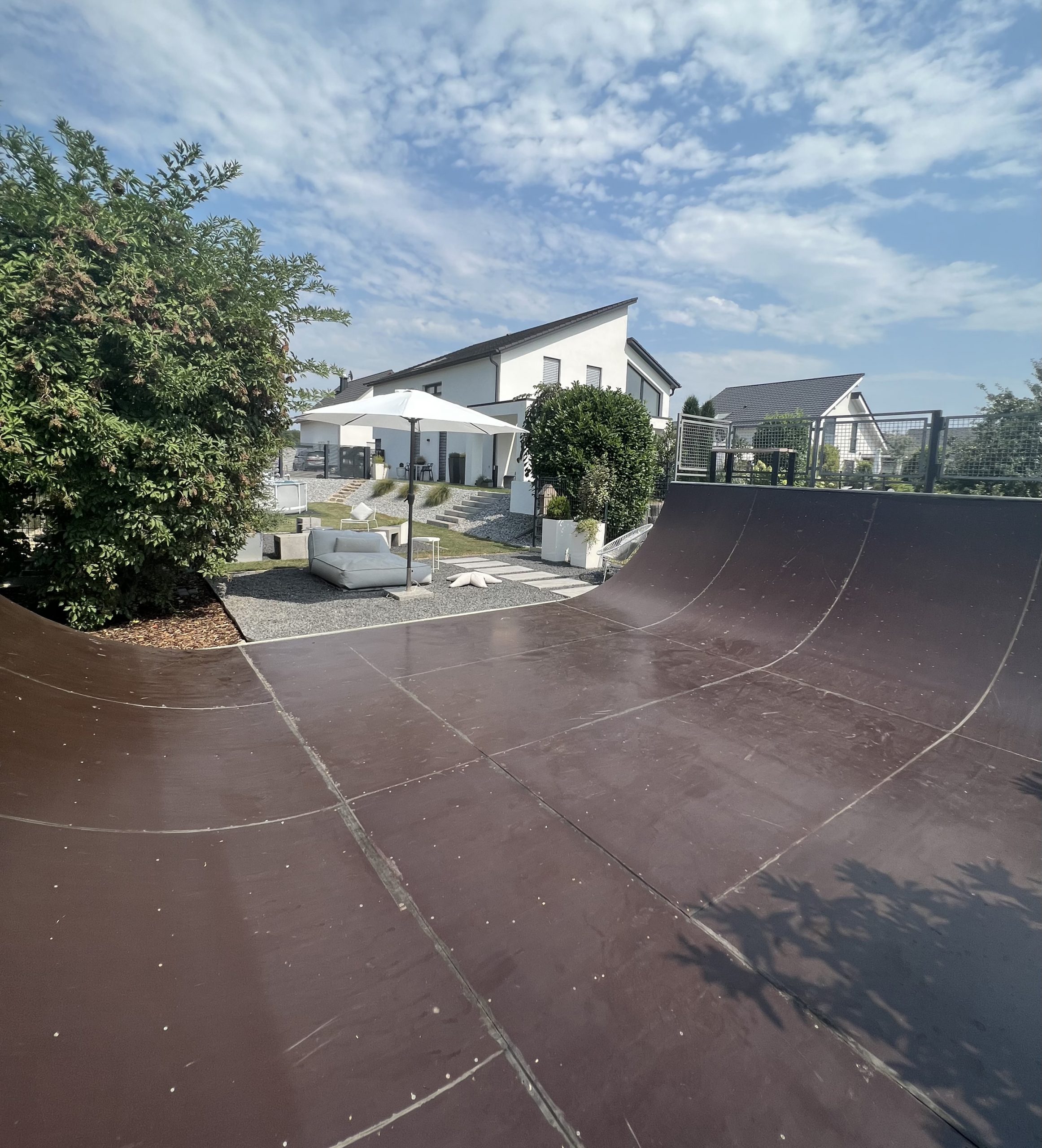 What else!? Unsere Skateboard-Rampe im eigenen Garten - LOOKS LIKE COJA
